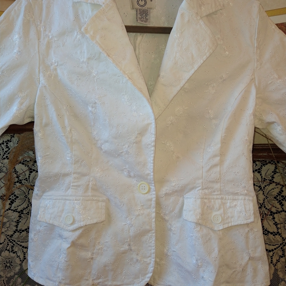 Cervelle White Vintage Eyelet Blazer Embroidered Flor… - Gem